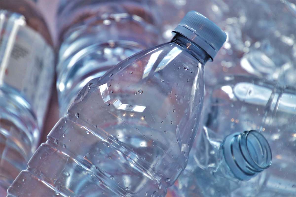 Bouteille en plastique : cette habitude courante peut poser problème ...