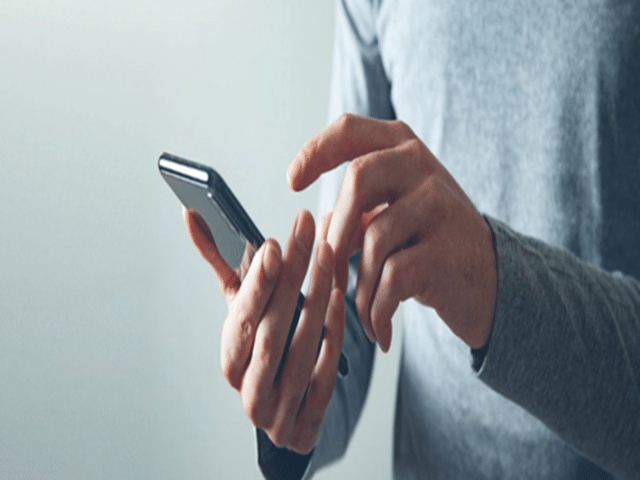 Mobile tips: Why you should never keep your phone's brightness at 100% ...