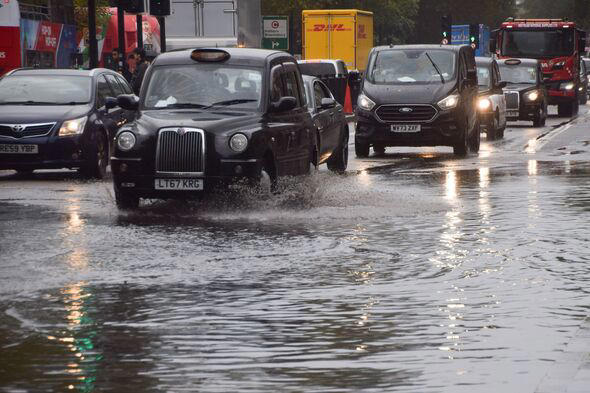 Rare amber health warning update for 6 areas as UK braces for 35C heat ...