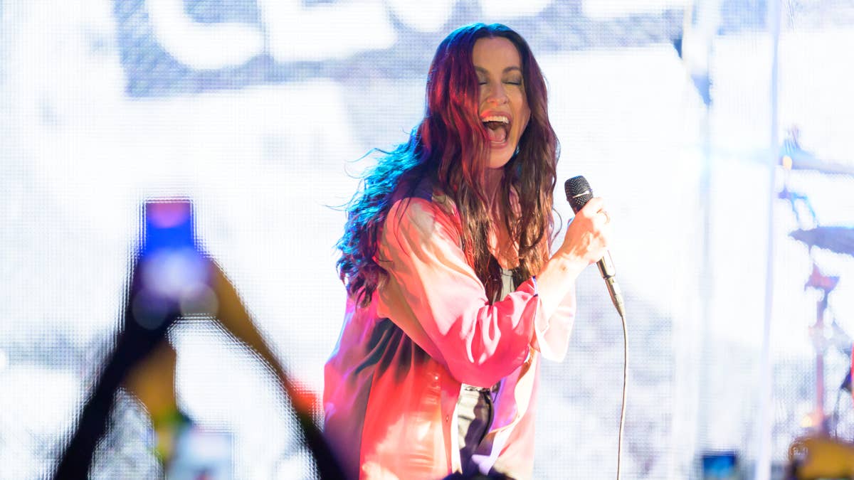 Alanis Morissette celebrates 30 years of 'Jagged Little Pill' with ...
