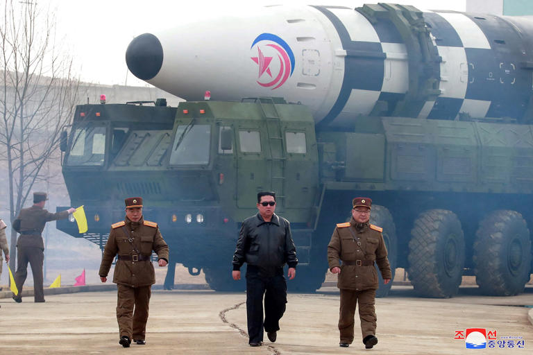 Corea del Norte lanzó varios proyectiles, incluido un misil balístico ...