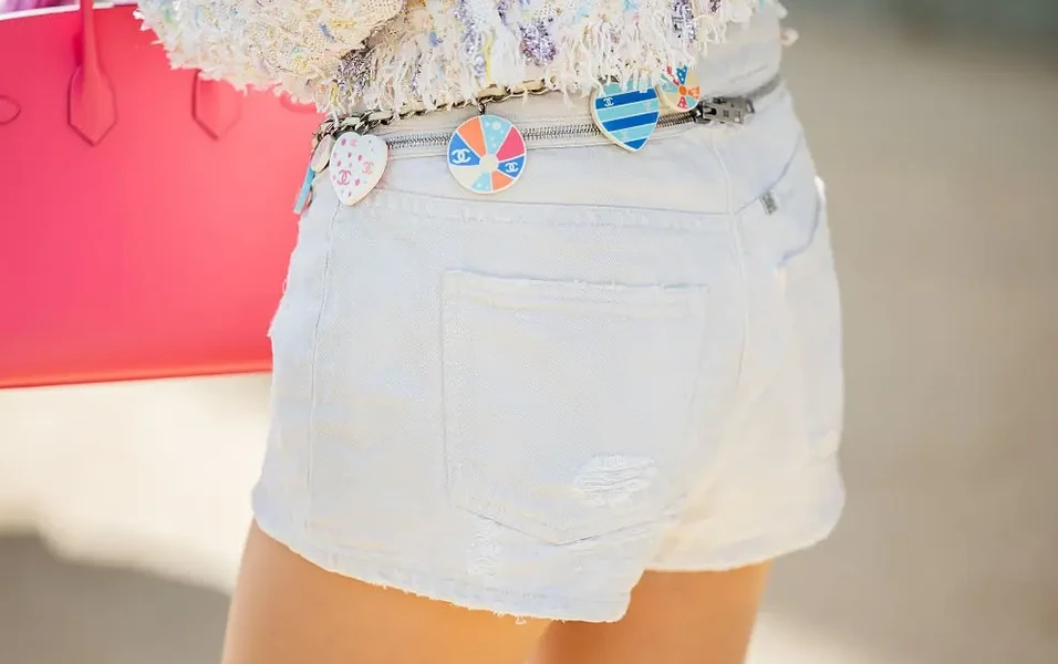 Belt decor ideas add playful twist to summer travel style