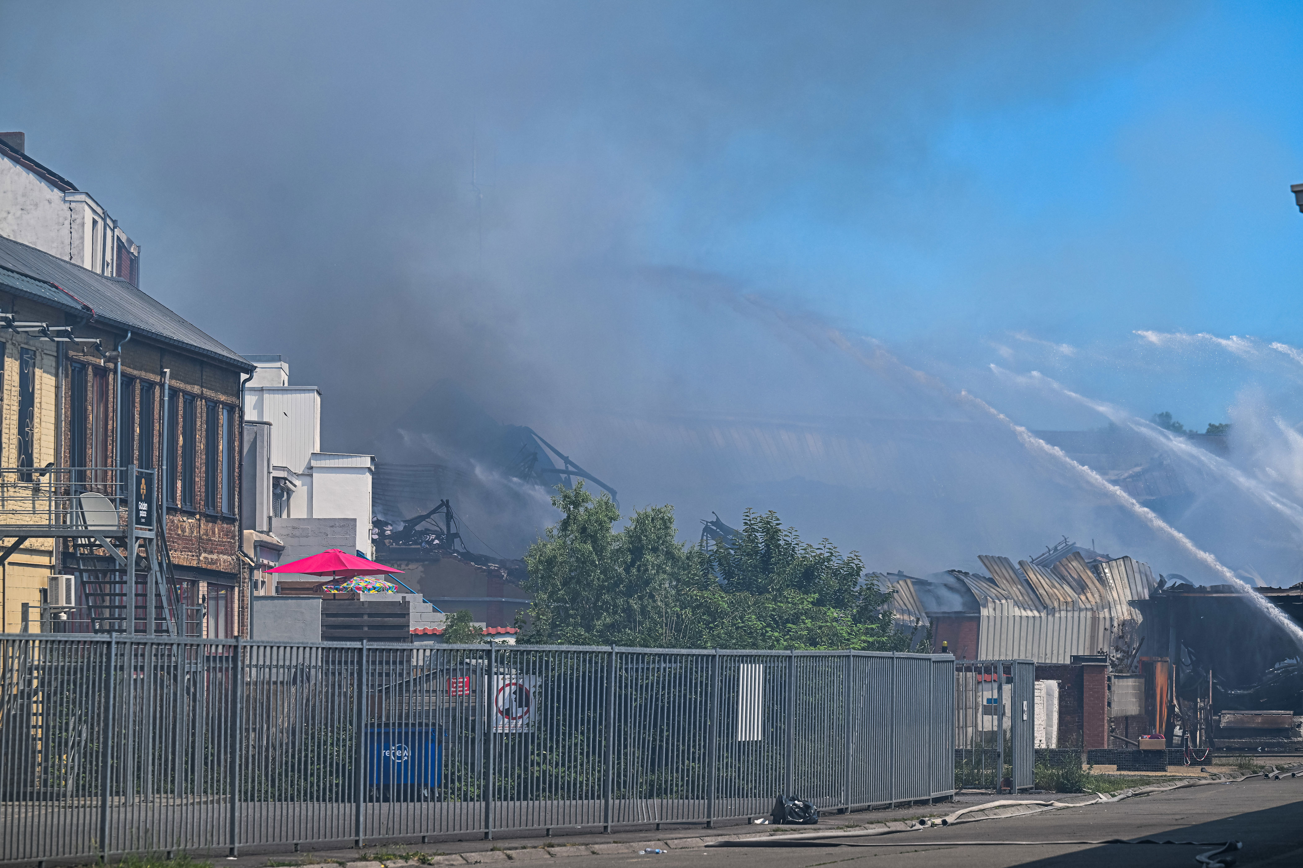 Bedrijfsbrand Tubeke - Vakbond laakt dat werknemers in getroffen ...