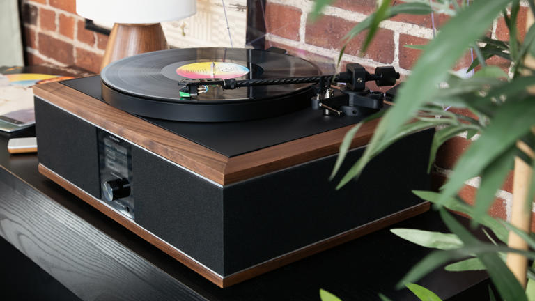 Sleek, stylish and sonically sound – this is the vinyl all-in-one for ...