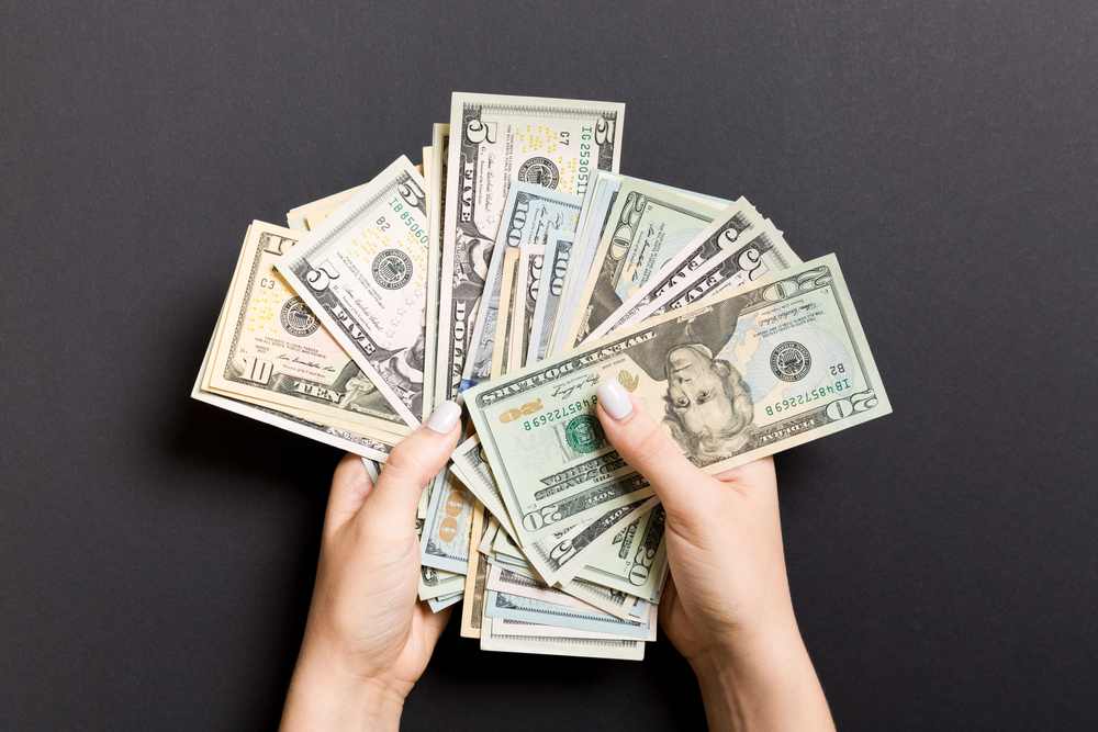 18 smart hacks for carrying cash at global ports