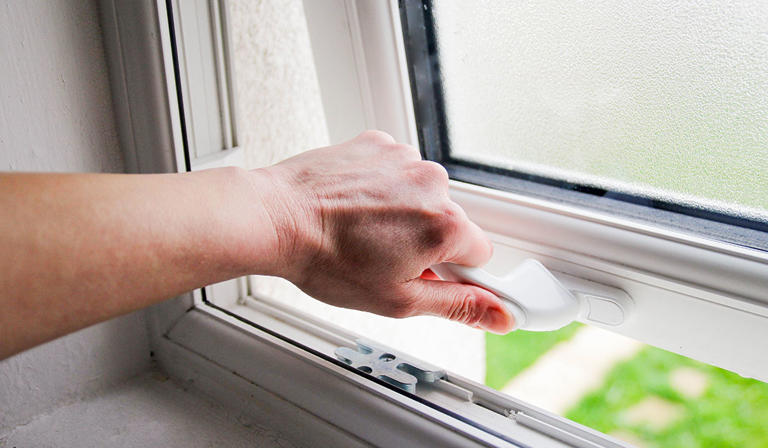 Here’s why you shouldn’t open windows at peak hours of the sunny weather