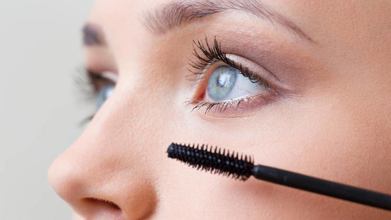 Discover a pro makeup artist's essential mascara trick for flawless ...