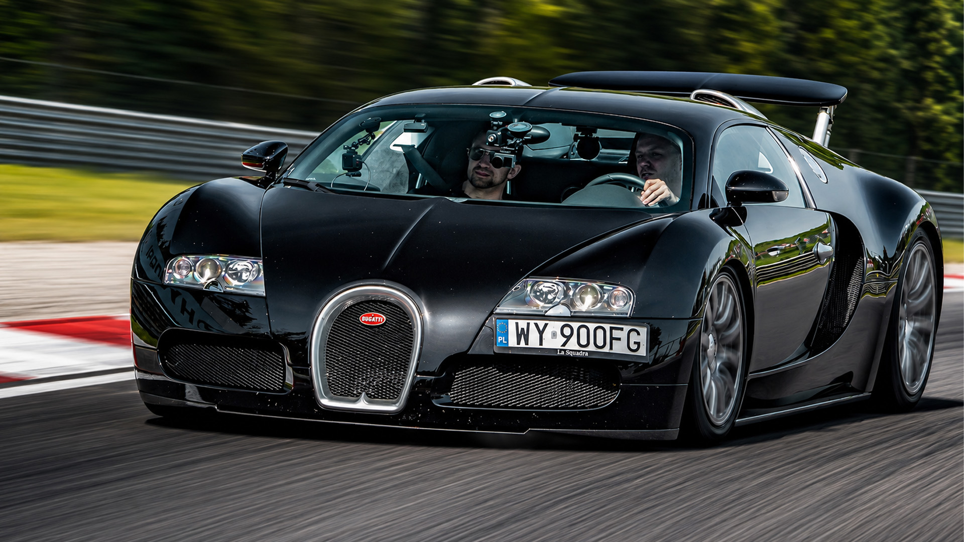 A rare Veyron shows serious power on Nürburgring track