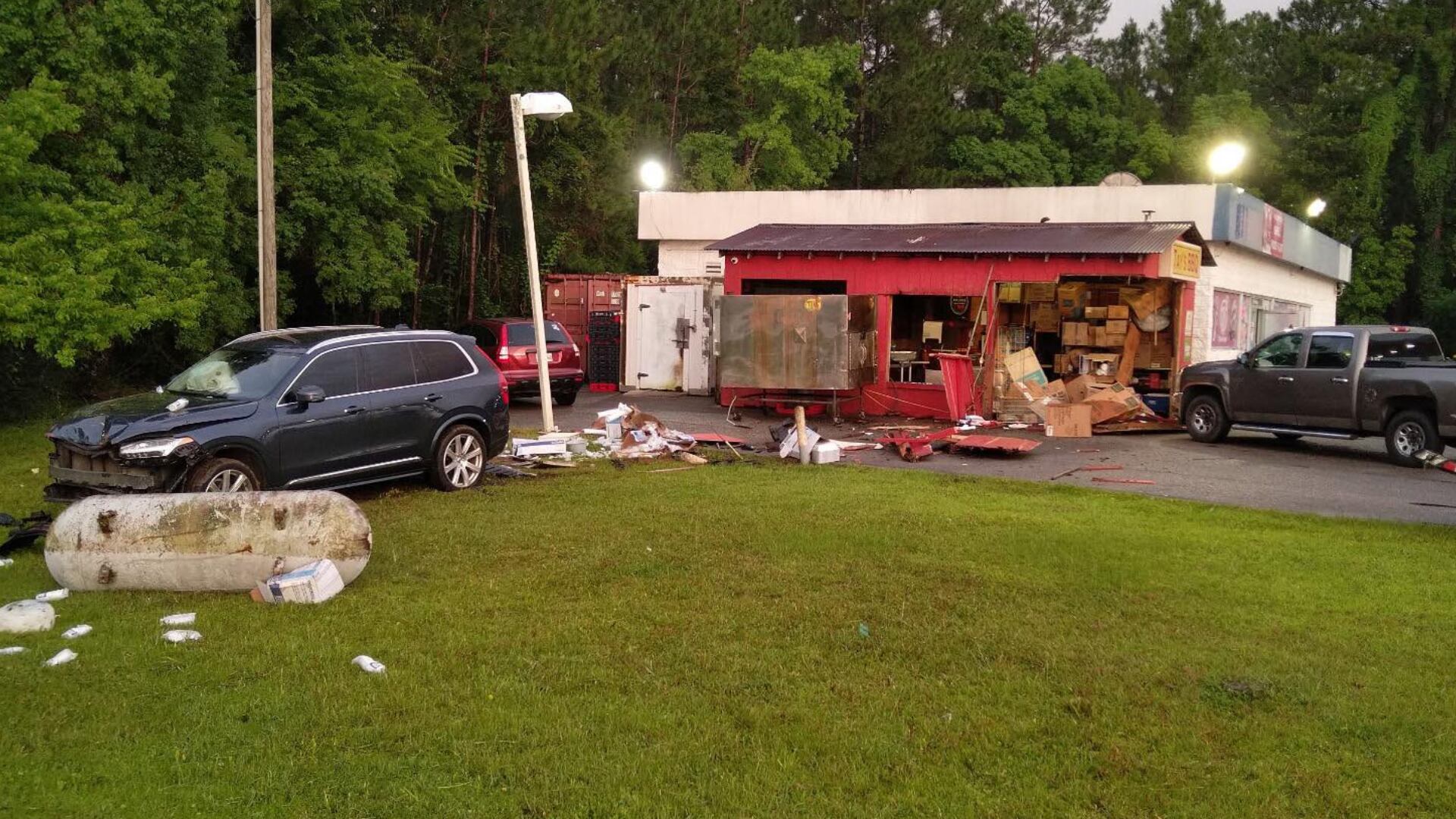 Vehicle crashes into Moss Point BBQ restaurant, damages propane tank