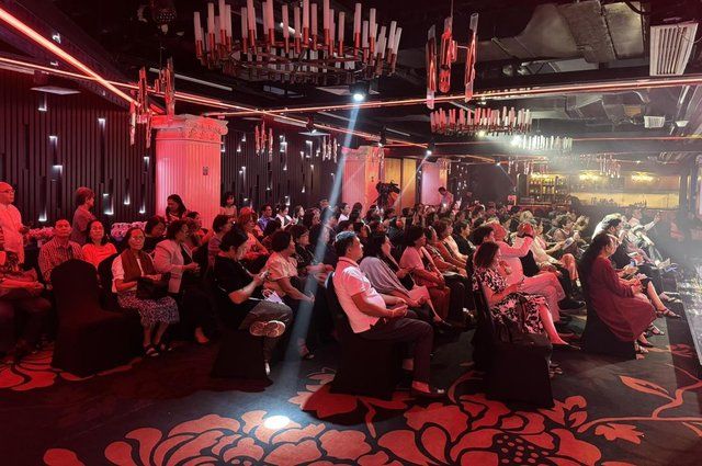 Fans gather for premiere of Nora Aunor-Cocoy Laurel docu-film