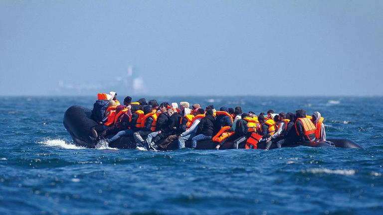 Almost 1,000 migrants cross Channel over bank holiday