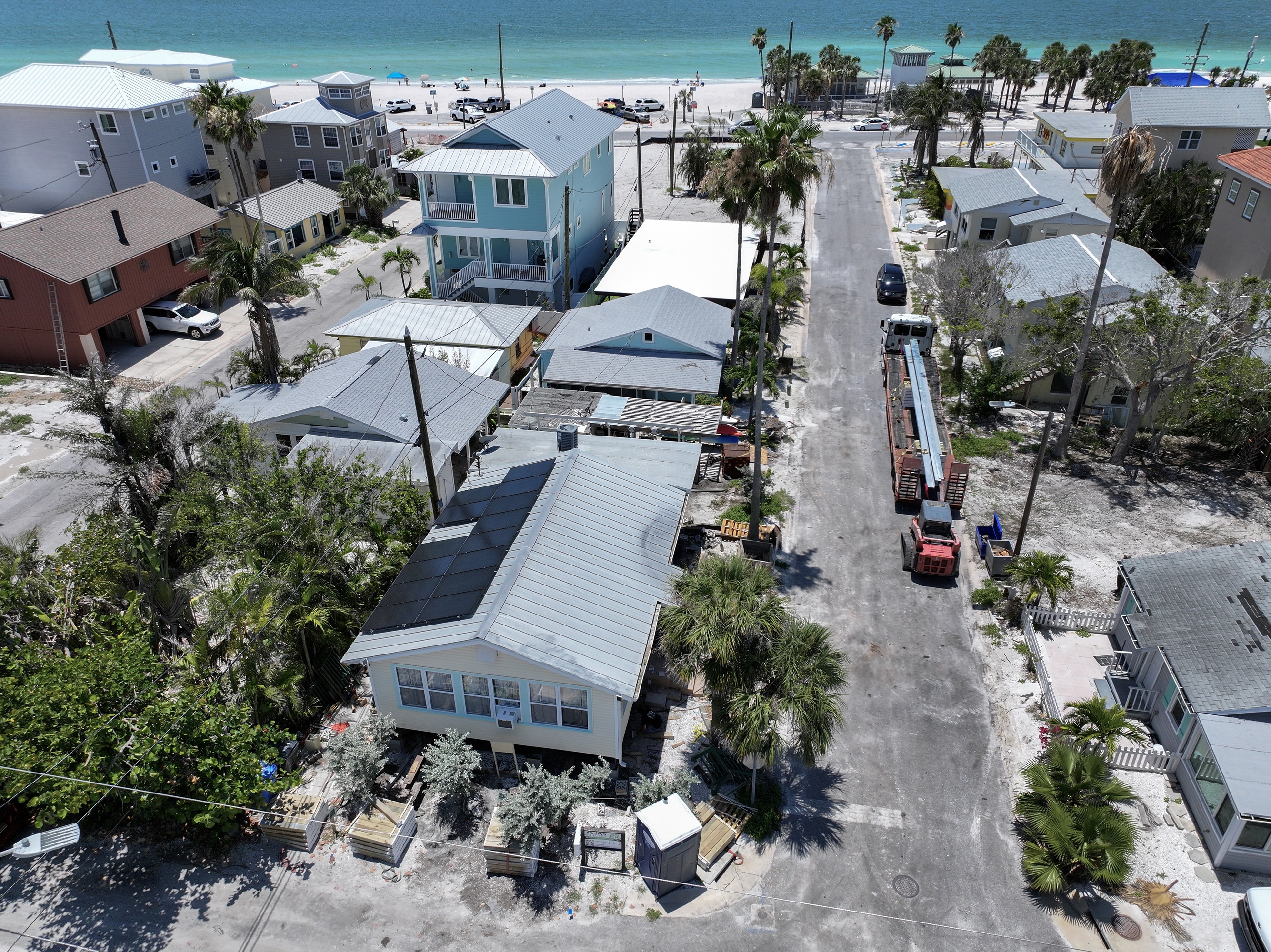 People stunned by Florida homeowner lifting house 24 feet into the air