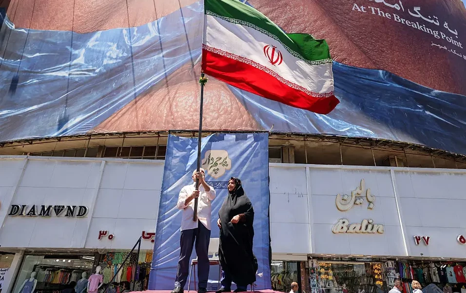 US-Iran peace hopes fade as strikes resume, talks stall