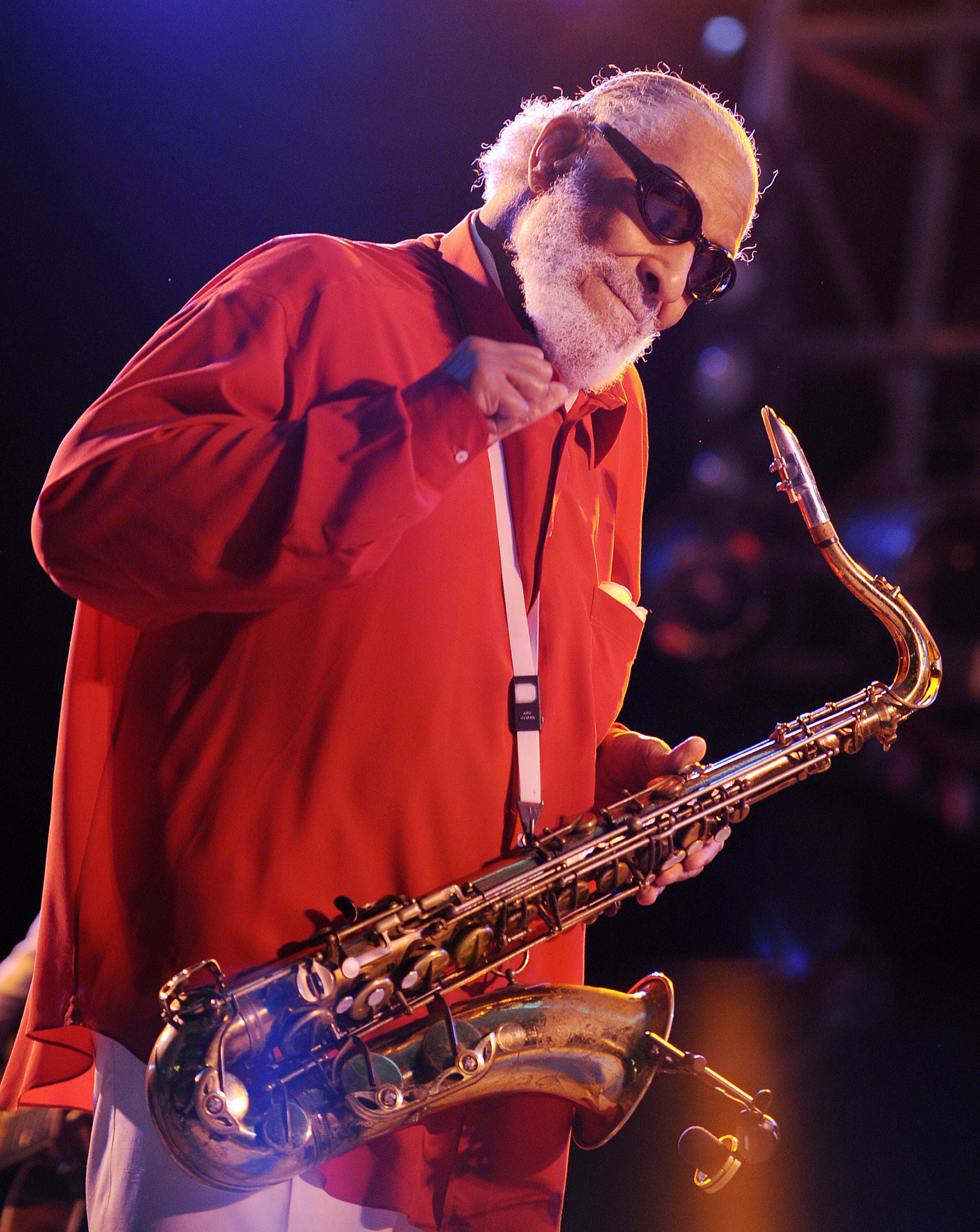 Sonny Rollins, jazz giant who honed his sound on New York bridge, dies ...