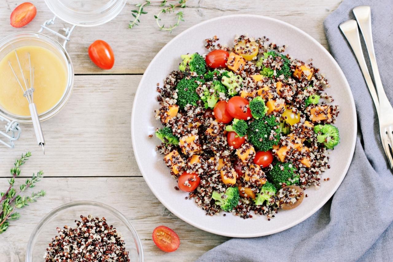 Quinoa além da salada: veja formas criativas de incluir o ingrediente