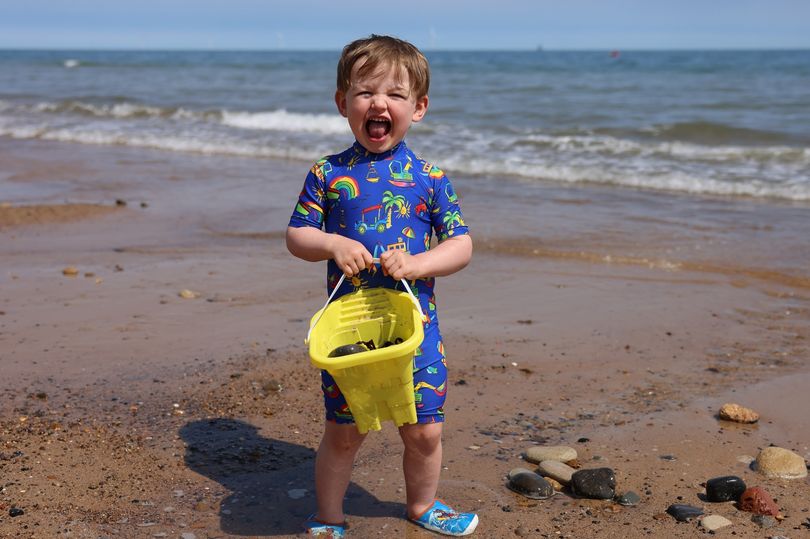 28 photos of crowds soaking up sun as North East coast looks like ...