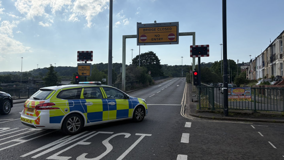 Drivers urged to avoid 'overheated' bridge