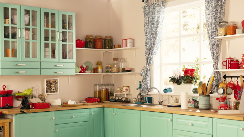 15 colors to decorate with for a retro '50s aesthetic