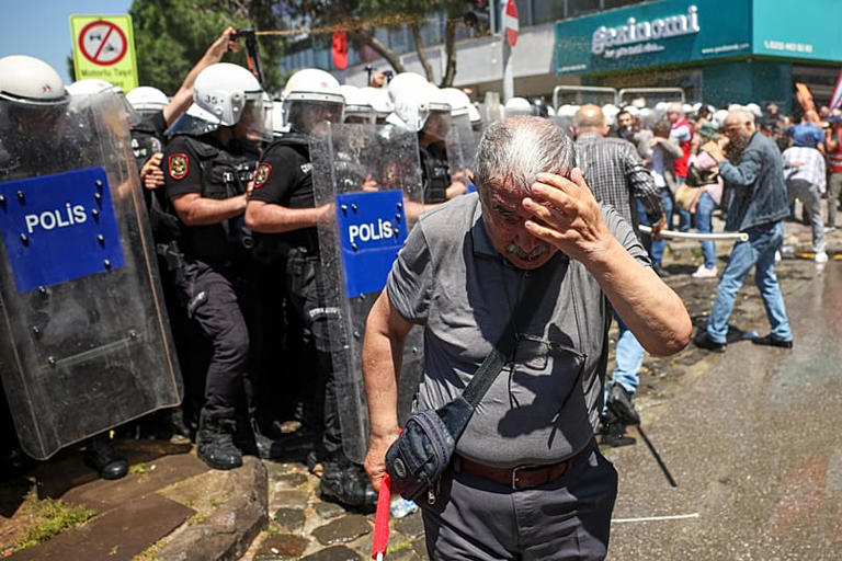 Turkish police use water cannon ahead of deposed opposition leader's ...