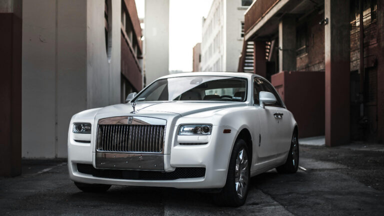 Lukaku arriveert in stijl bij de Rode Duivels met luxueuze Mansory ...