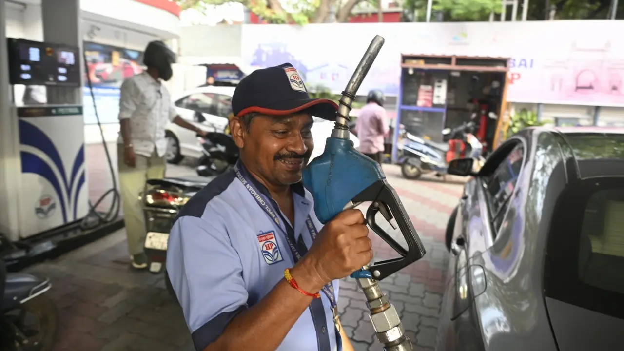 Maharashtra begins probe into fuel stockpiling amid supply concerns