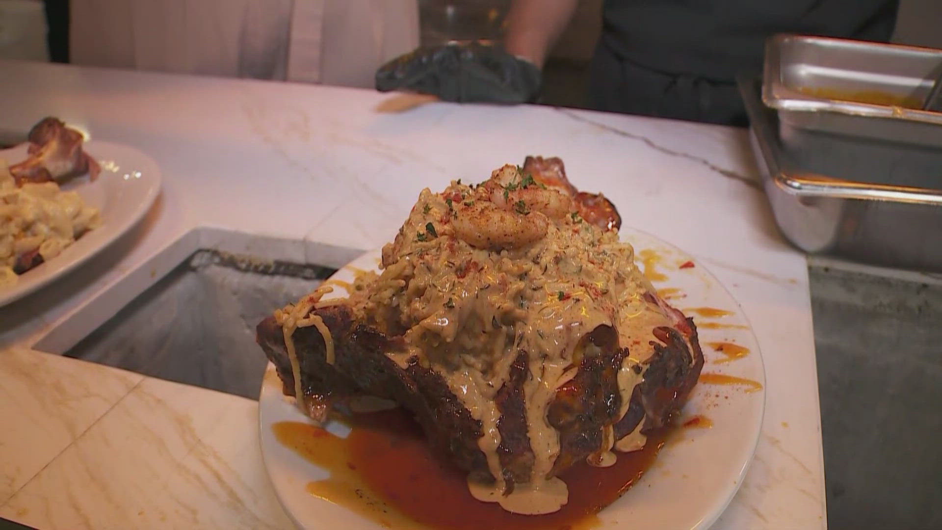 New restaurant specializes in oversized turkey legs