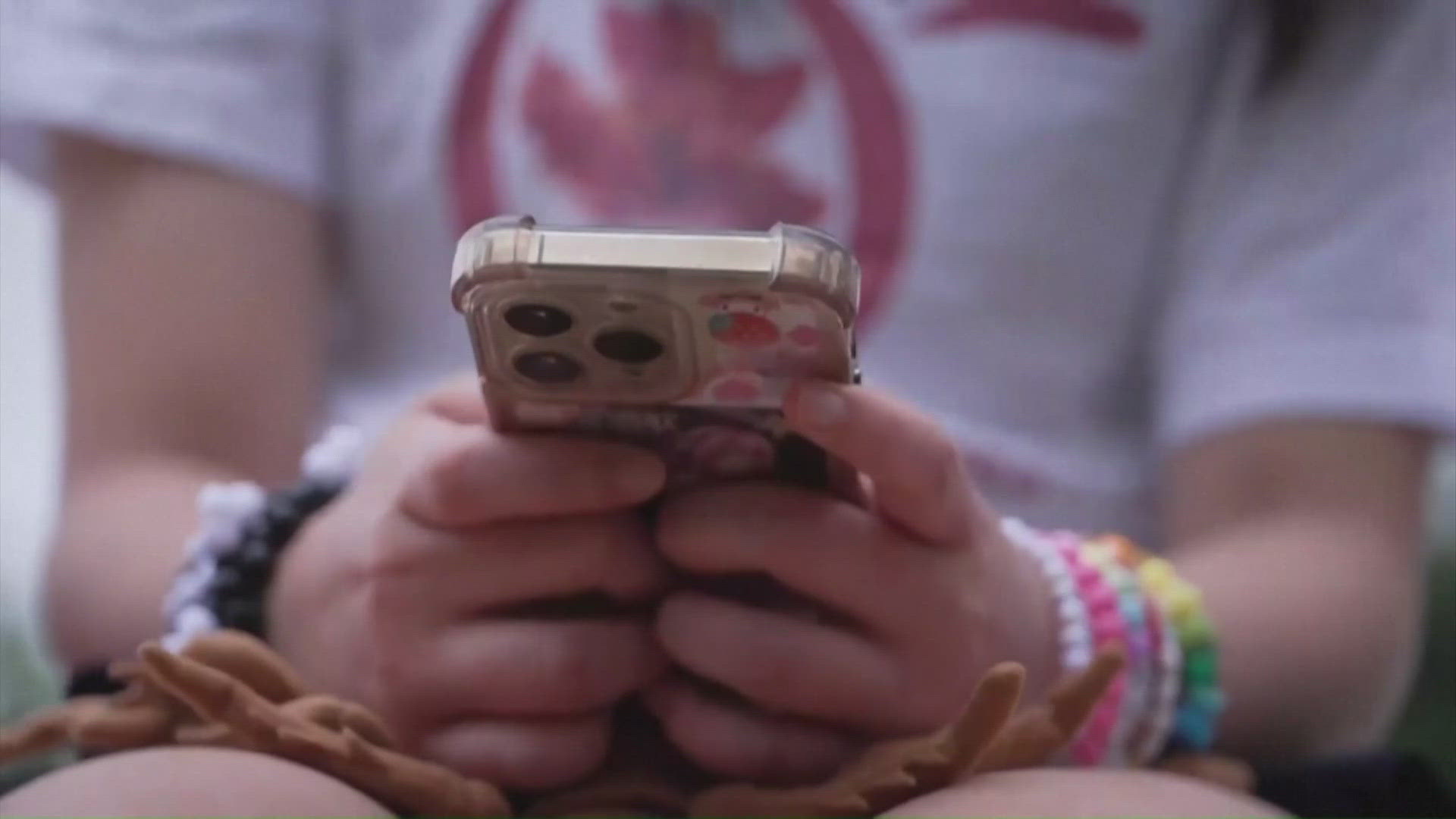 Studies show social media for kids can be as dangerous as smoking