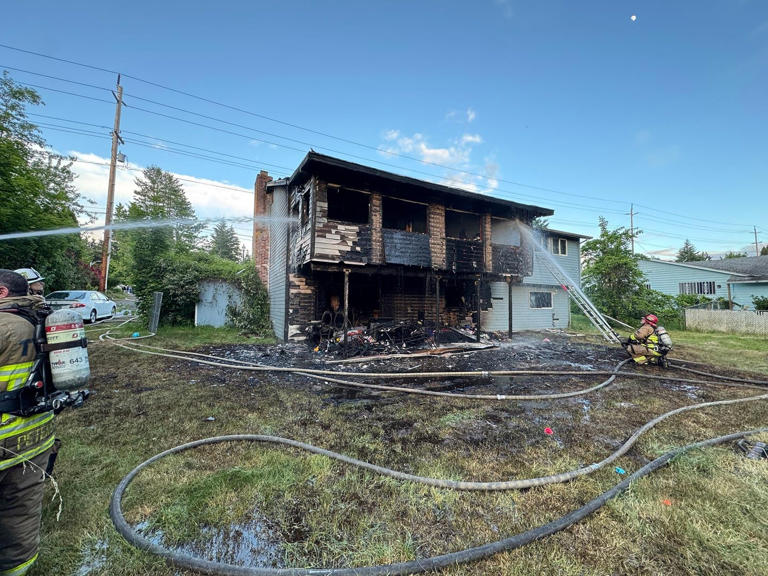 7 displaced after fire damages home in Aloha