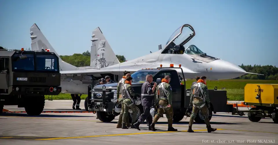 Malborskie myśliwce MiG-29 przebazowane do Babich Dołów. Mieszkańcy ...