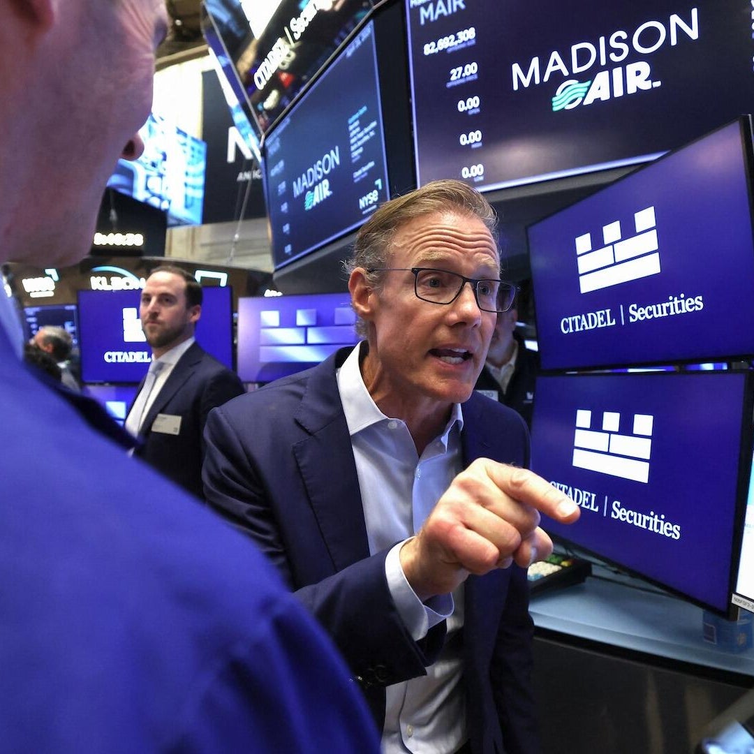 Stocks mixed as investors shrug off renewed fighting in Iran