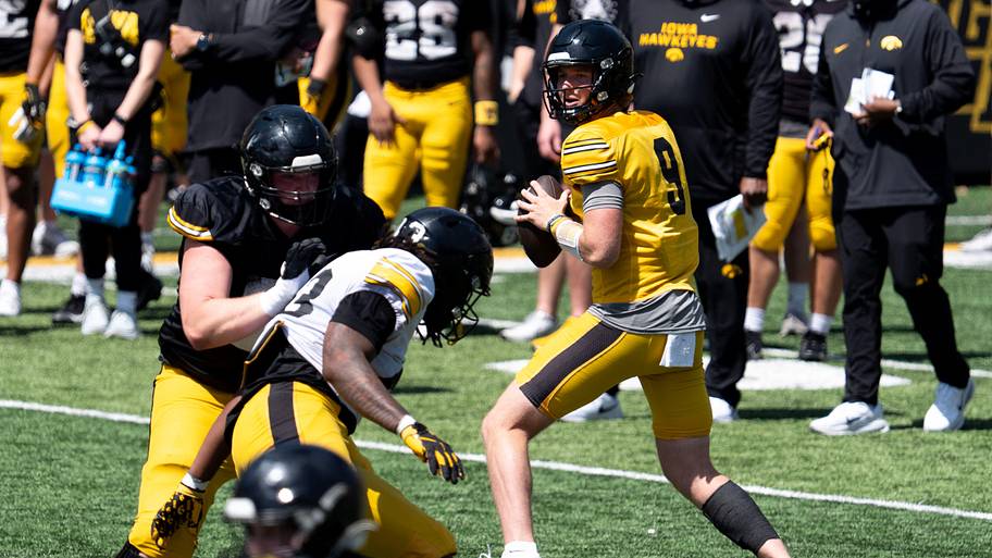 Predicting the best and worst-case scenarios for the Hawkeyes after ...