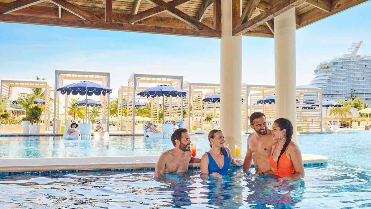 Carnival Cruise Line opens new pool area at exclusive Roatán port