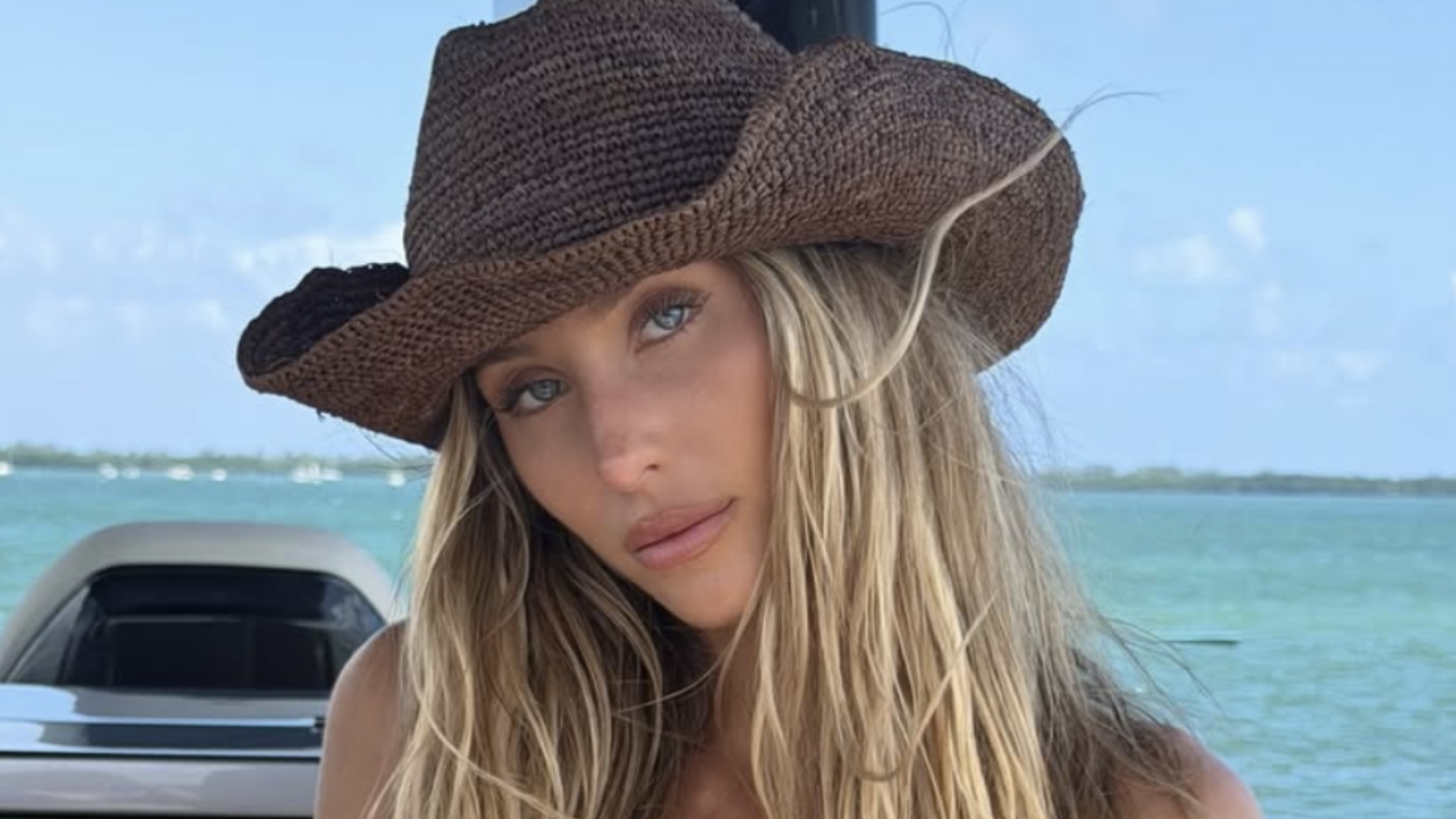 On a boat, Alix Earle revives a very summery hair trend