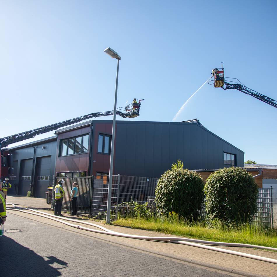 Feuer auf Dach – PV-Anlage gerät offenbar in Brand