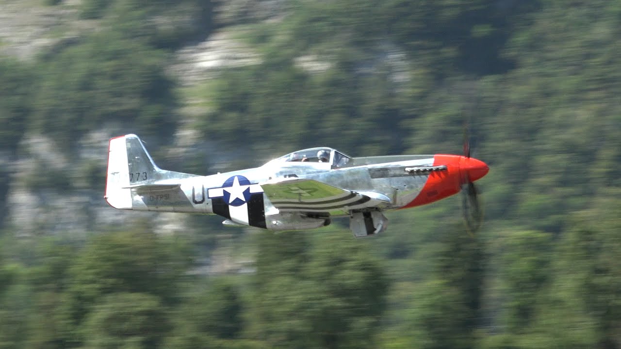 Watch this P-51 Mustang rip through the sky - "That V-12 note never ...