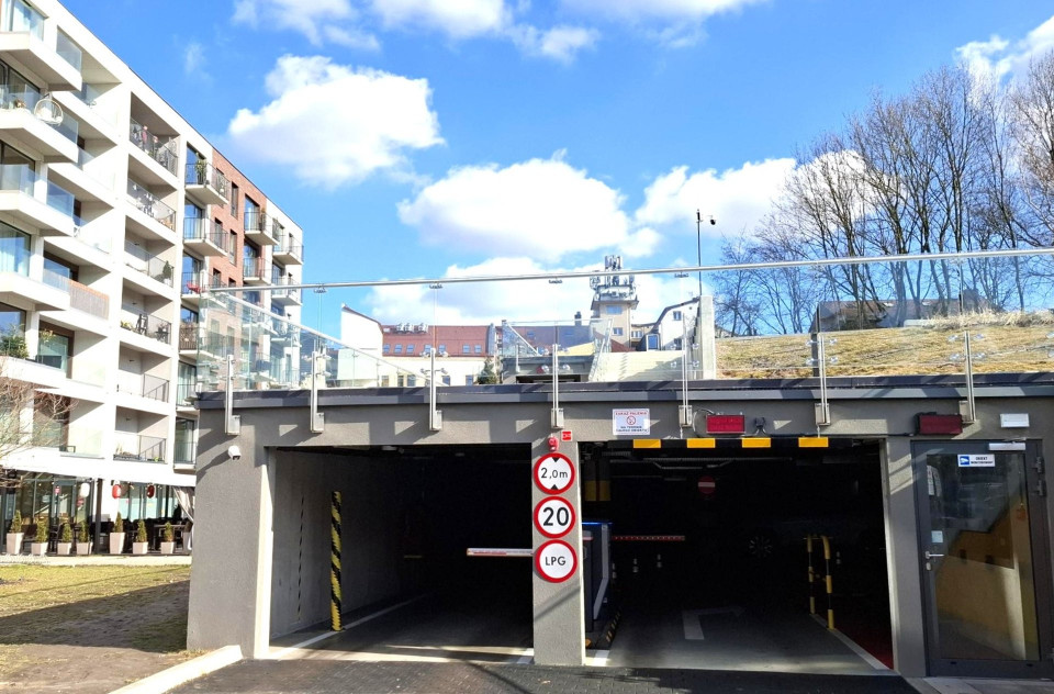 Tablica świetlna pomoże w zapełnieniu parkingu Bulwary? Będzie ...