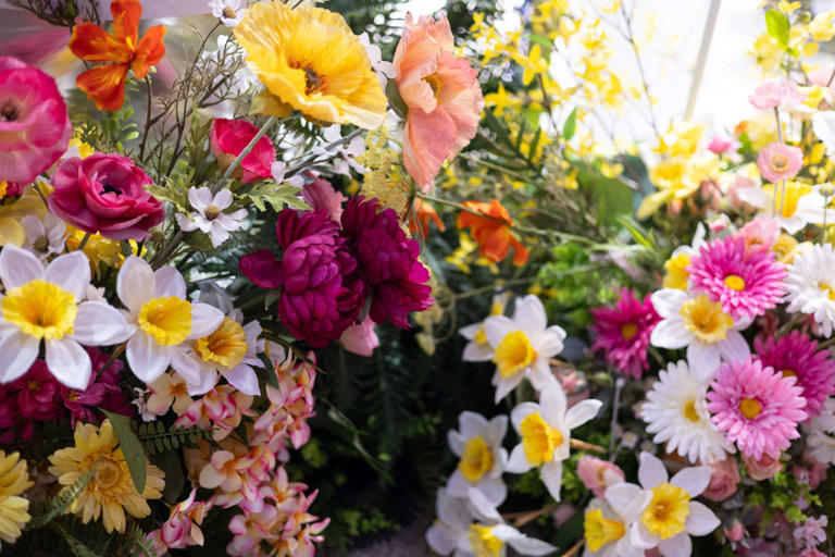 This 'stunning' floral walking tour is bringing foot traffic to ...