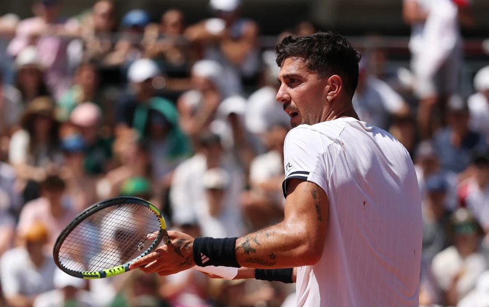Kokkinakis survives hostile crowd and heat in epic French Open win