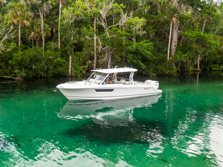 EdgeWater Boats introduces the all-new 310SC