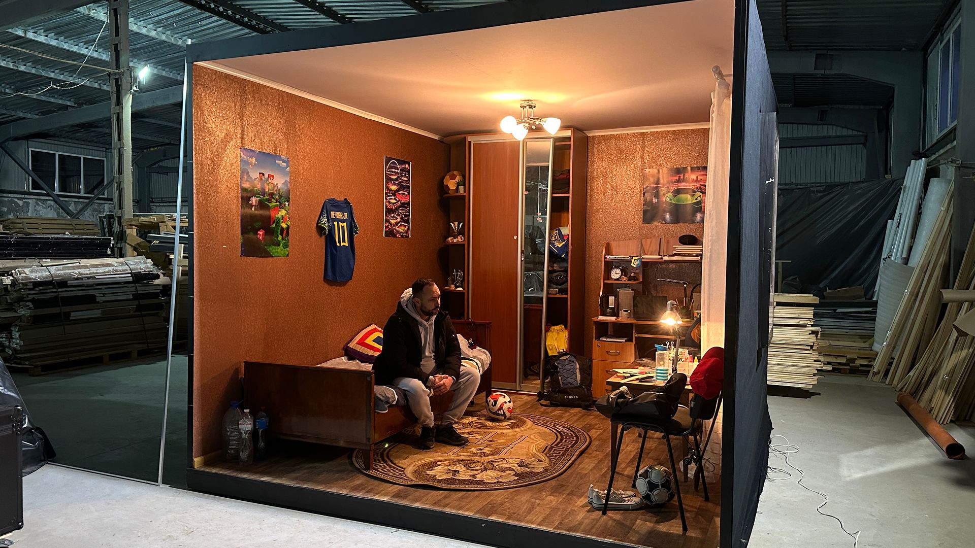 A Ukrainian child's bedroom goes on tour to confront Europe with Russia ...