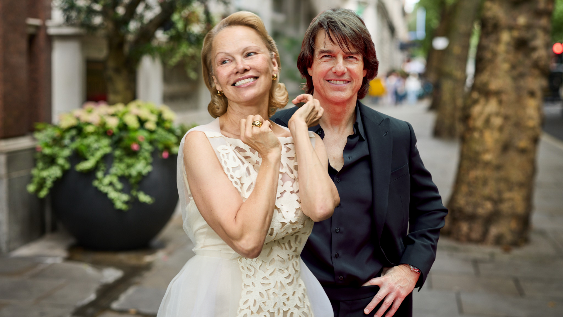 Insiders Say Tom Cruise Has His Eye on Pamela Anderson & the Feeling Is ...