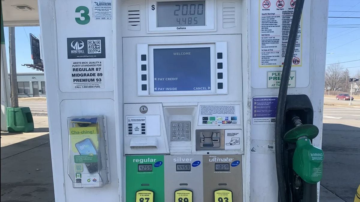 Michigan gas prices ease slightly ahead of summer travel season