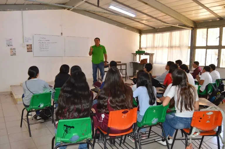 De San Ignacio al mundo: la inspiradora historia del maestro Celso ...