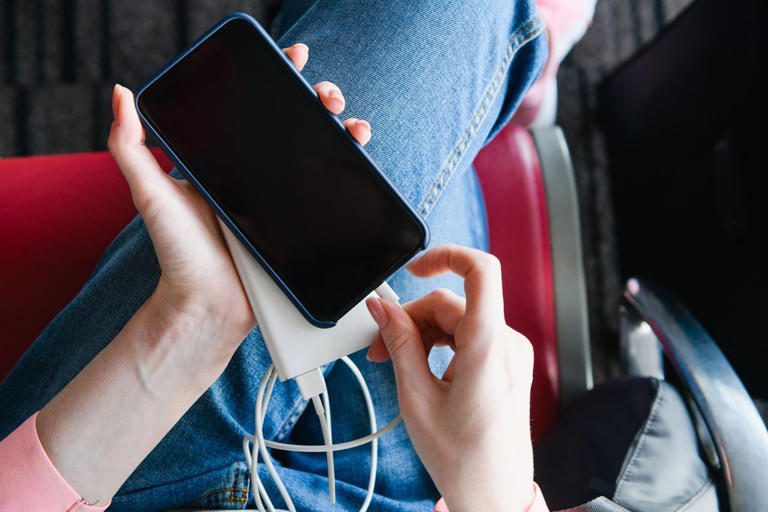 Can a power bank start a fire on a plane? Risks of portable chargers