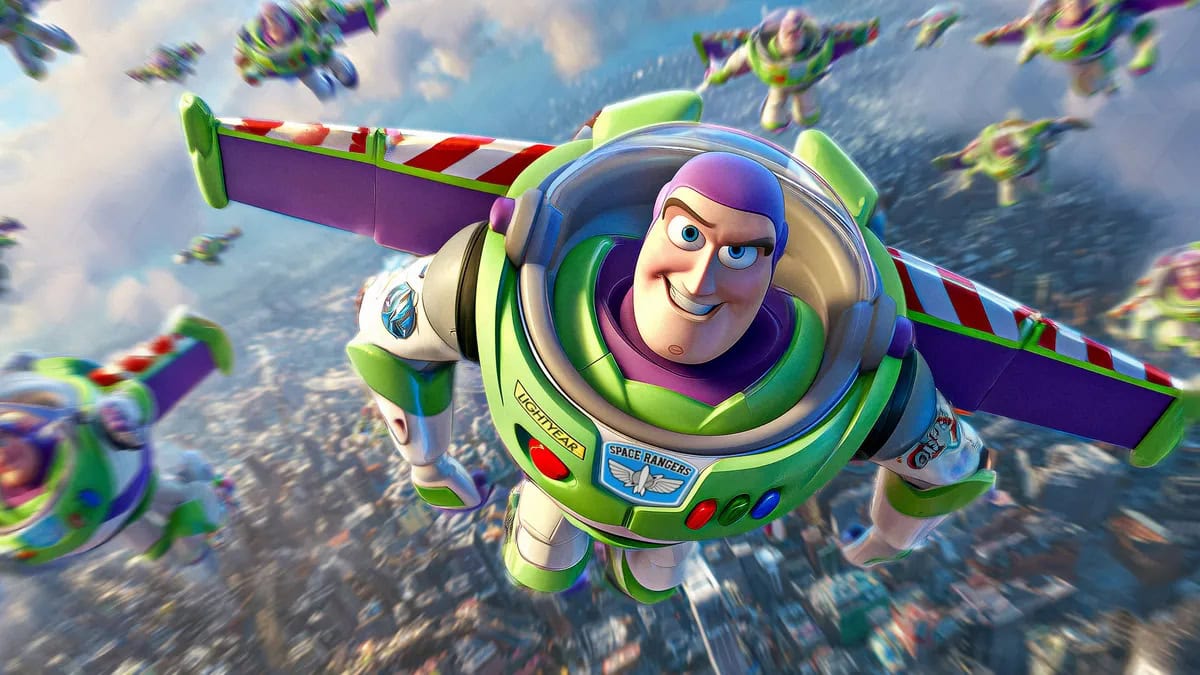 Se en hel armé Buzz Lightyears i sista trailern till ”Toy Story 5”