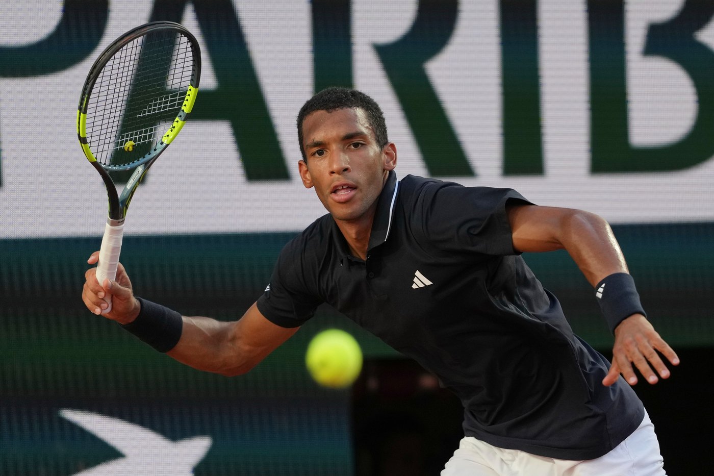 Roland-Garros : Auger-Aliassime passe en deuxième ronde, in extremis