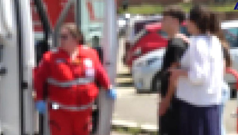Spray al peperoncino in scuola di Arezzo, 10 intossicati lievi
