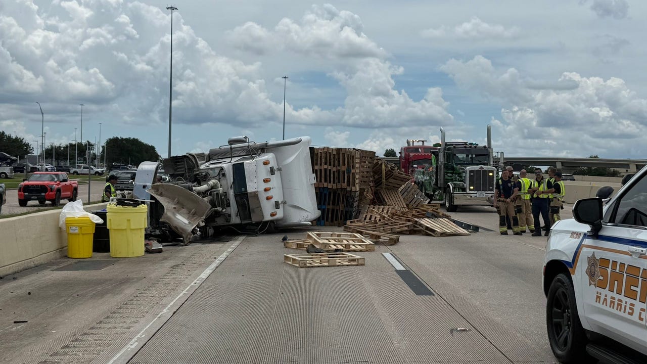 Traffic: US-290 westbound lanes at FM 1960 closed due to 18-wheeler ...