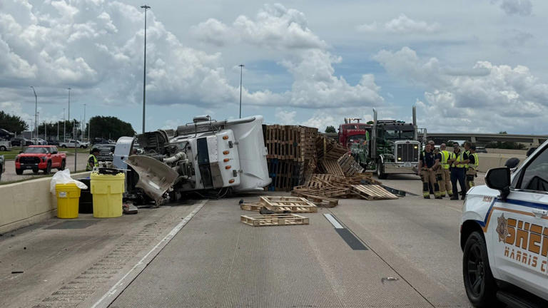 Traffic: US-290 westbound lanes at FM 1960 closed due to 18-wheeler ...