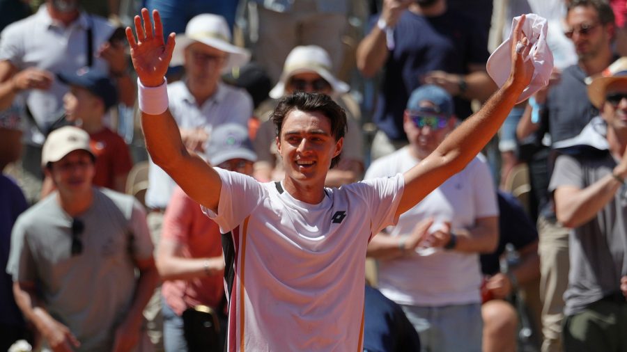 VFL Adam Walton shocks former world No. 1 Daniil Medvedev at French Open